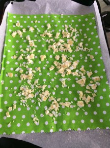 5 easy steps to make beeswax cloths & banish plastic wrap over your ...